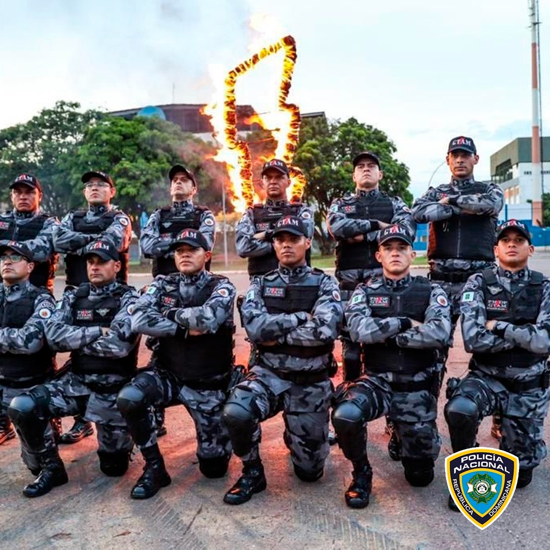 Dos miembros policiales Lince culminan con éxito “Curso Táctico en ...