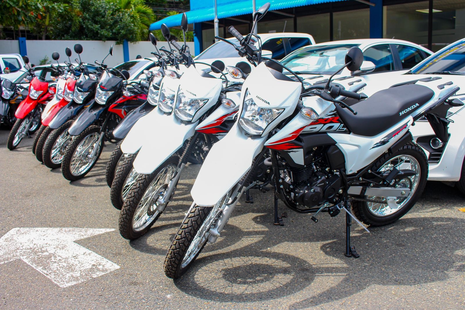 Policía Nacional realiza entrega de vehículos y motocicletas a la ...