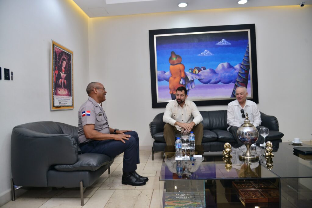 Director general PN recibe visita de cortesía del encargado de ...