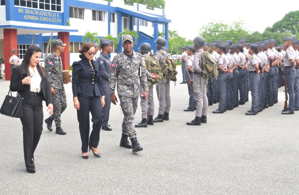 Presidenta de Aseopna visita Escuela para Cadetes “Mayor General (r ...