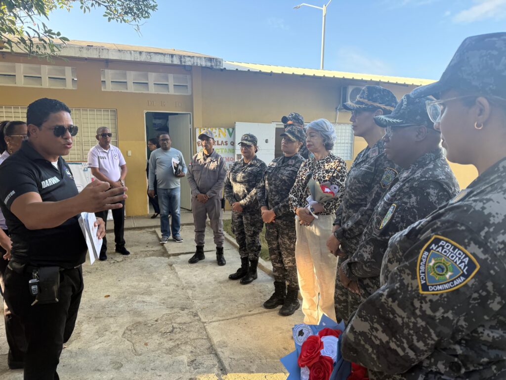 Policía Judicial NNA participa en izada de bandera en el Centro ...